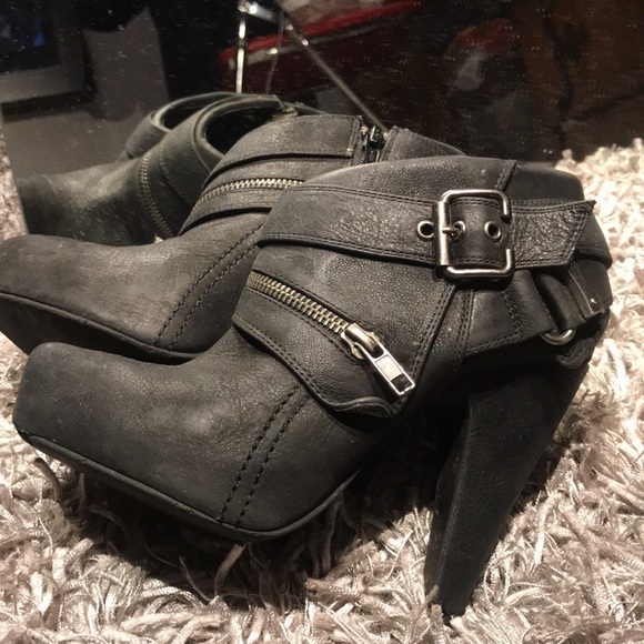 Aldo | Shoes | Aldo Black Leather Bootie W Buckle Zipper Size5 | Poshmark
